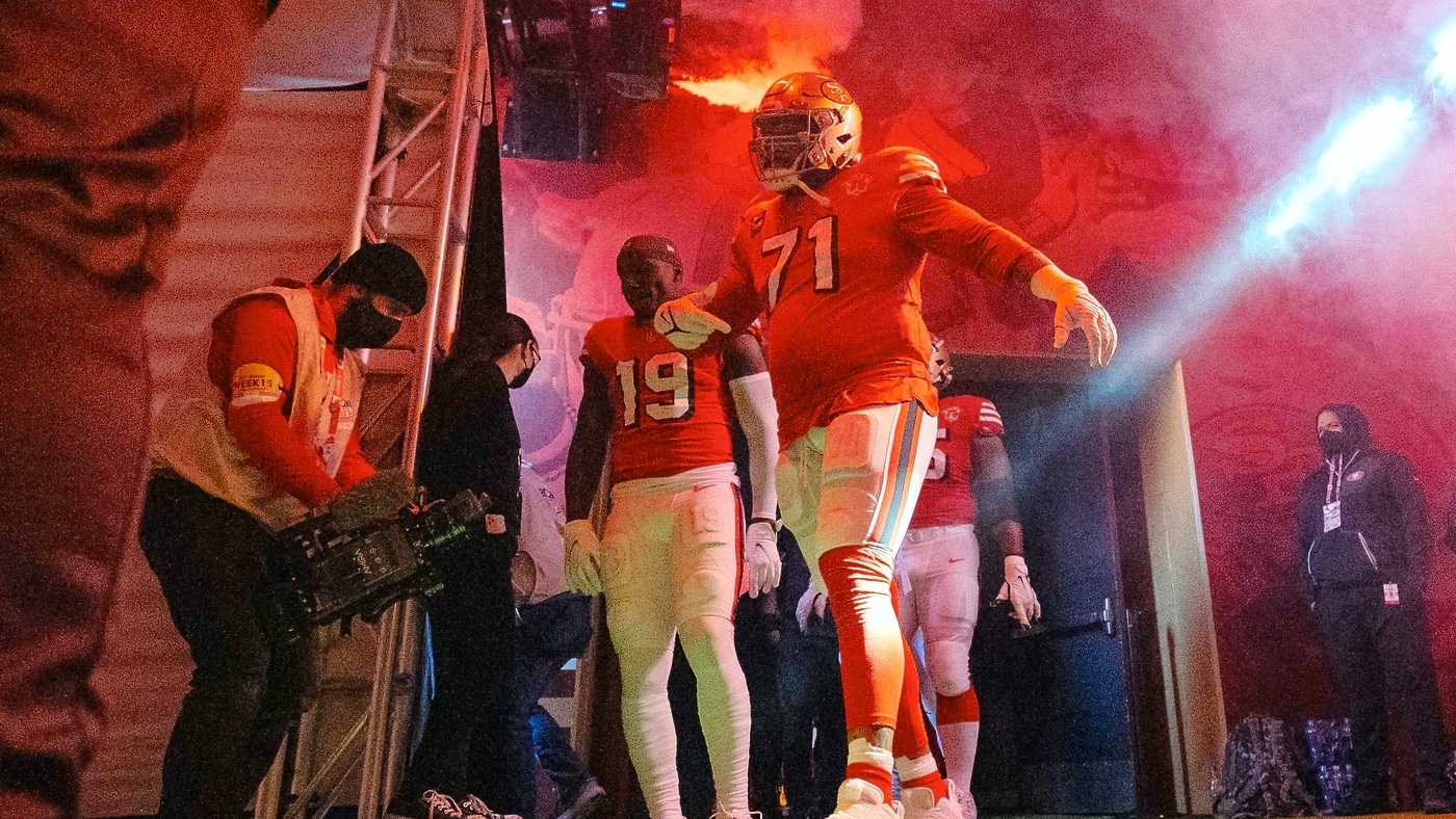 49ers-Dolphins Injury Report: Deebo Samuel, Trent Williams questionable ...