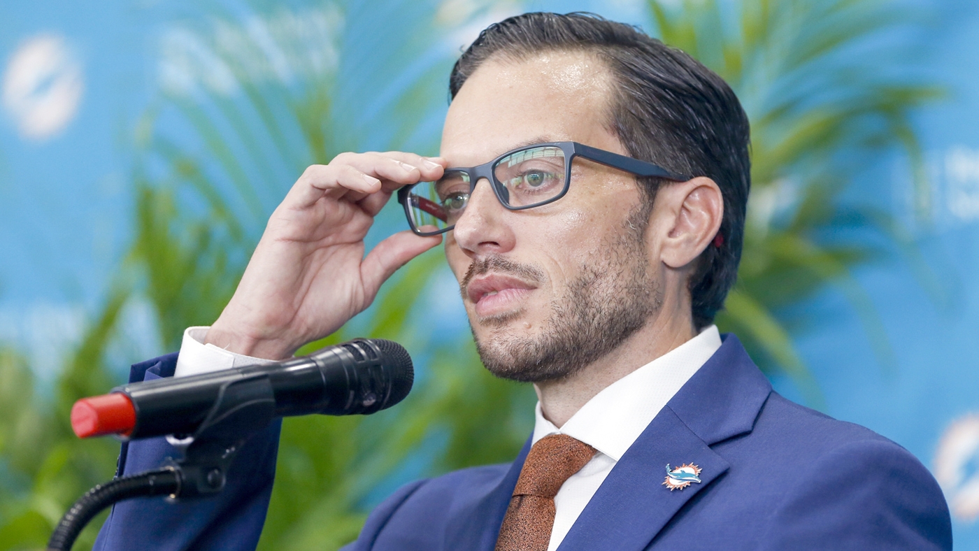 Dolphins coach Mike McDaniel grateful to Kyle Shanahan, 'first-class ...