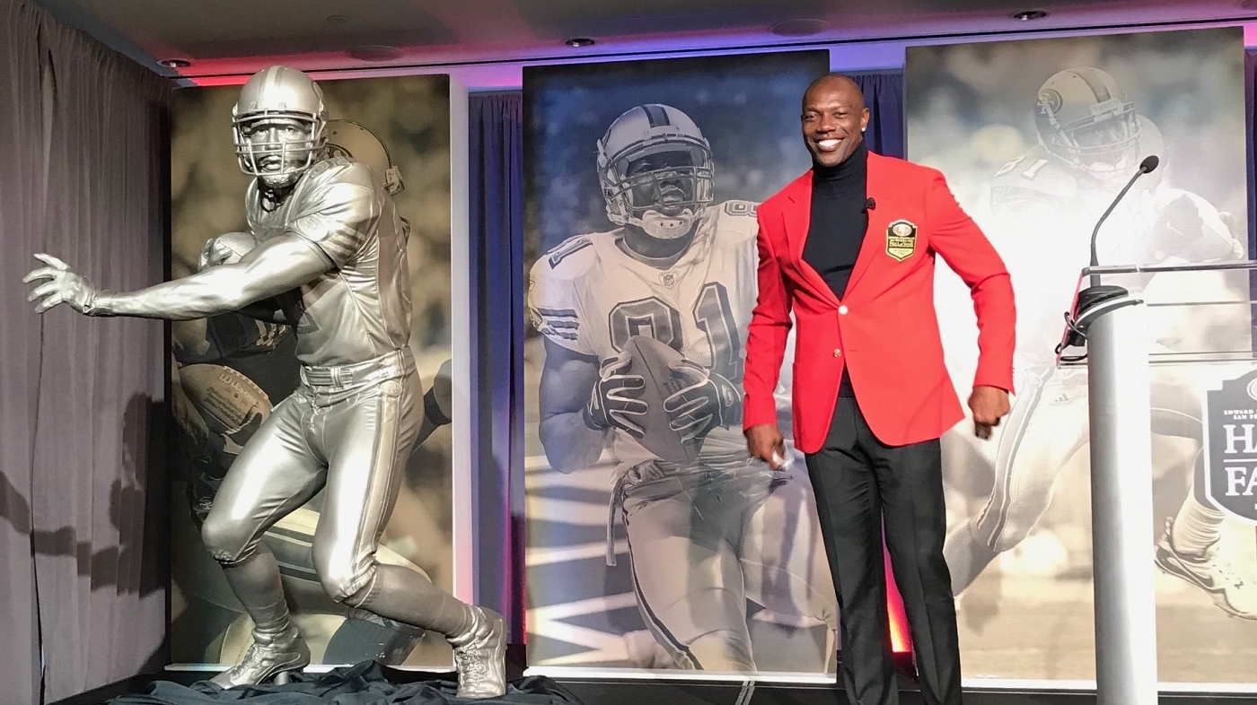 First look: Terrell Owens' 49ers HOF statue in the Levi's Stadium team ...